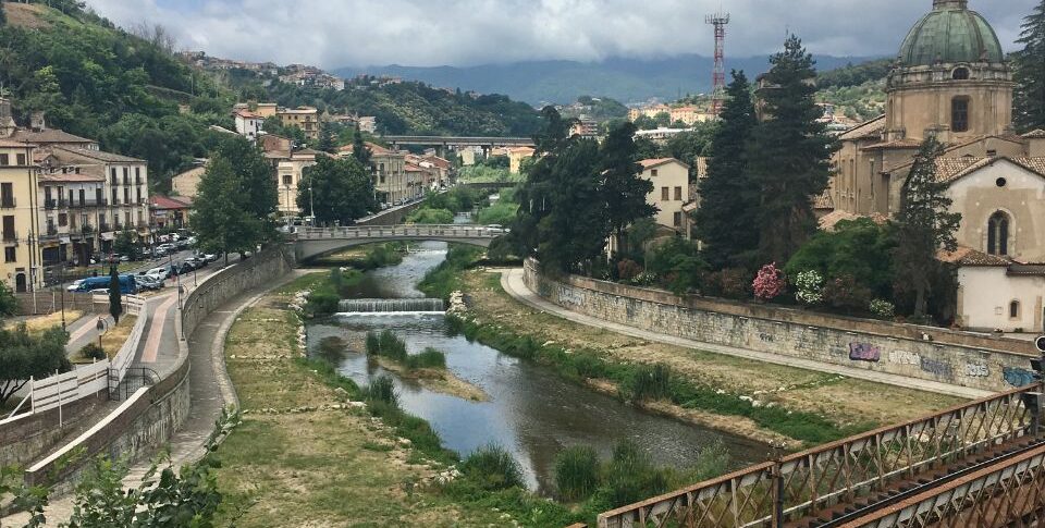 Cosenza vecchia fragile, la storia in frantumi: il Comune interviene ...