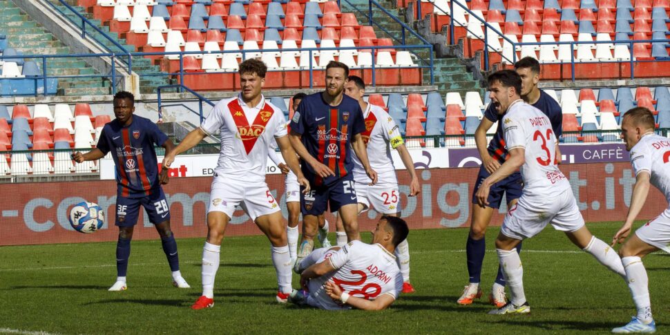 Cosenza, saluta anche Zilli. C’è l’accordo con il Frosinone - Gazzetta ...