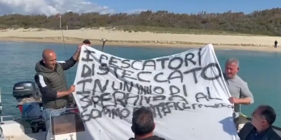 Il saluto dei pescatori di Cutro: «Papa Francesco ci è stato vicino ...