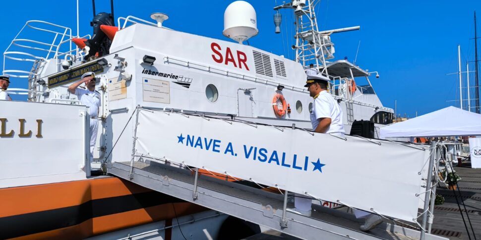 Fa scalo a Milazzo la nave CP 422 "Aurelio Visalli", la cerimonia ...