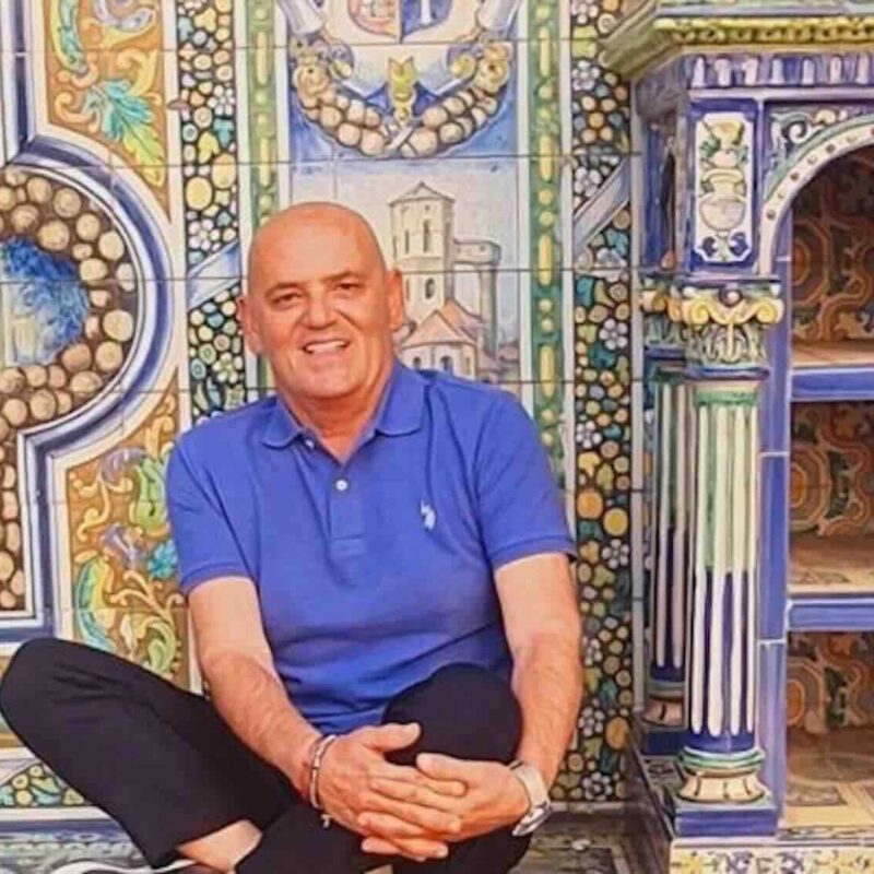 Sospeso Stefano Addeo, il prof che ha augurato di morire alla figlia ...