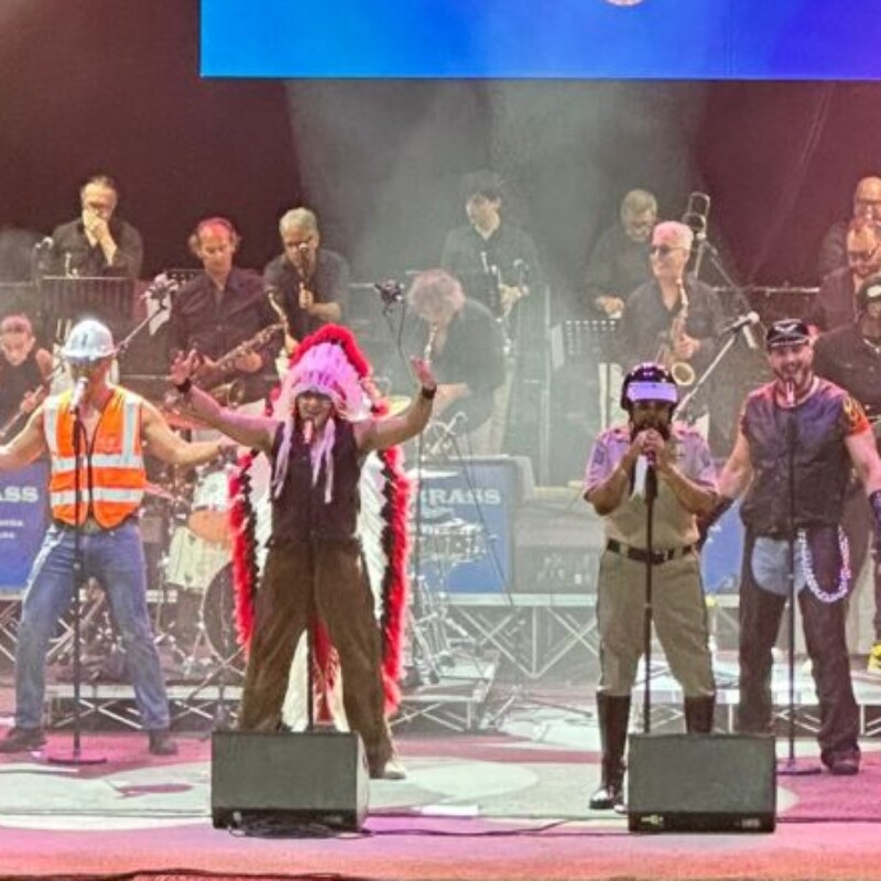 Malore per Victor Willis, il leader dei Village People sospende il ...