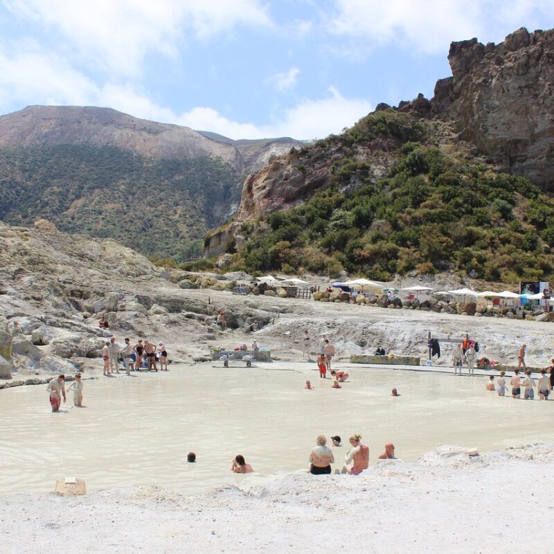 Riaperta la pozza dei fanghi di Vulcano, nuovo impulso per il turismo ...
