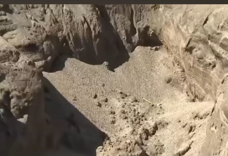 La tragica morte del 17enne Riccardo Boni. Il fratellino alla mamma: "È sotto la sabbia ...