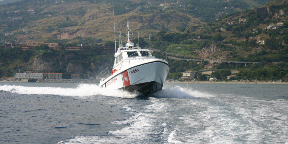 Cetraro, recuperate due persone in mare dalla Guardia Costiera ...