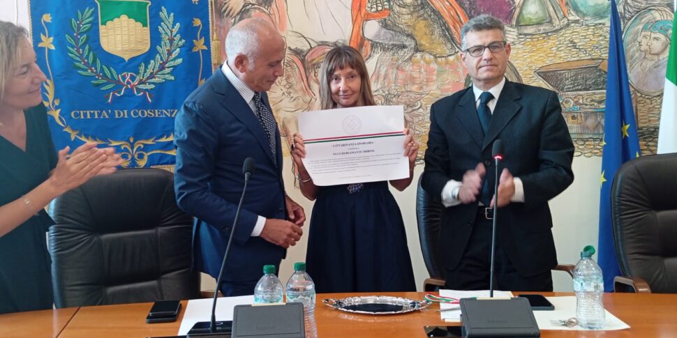 Il Consiglio comunale di Cosenza ha conferito la cittadinanza onoraria ...