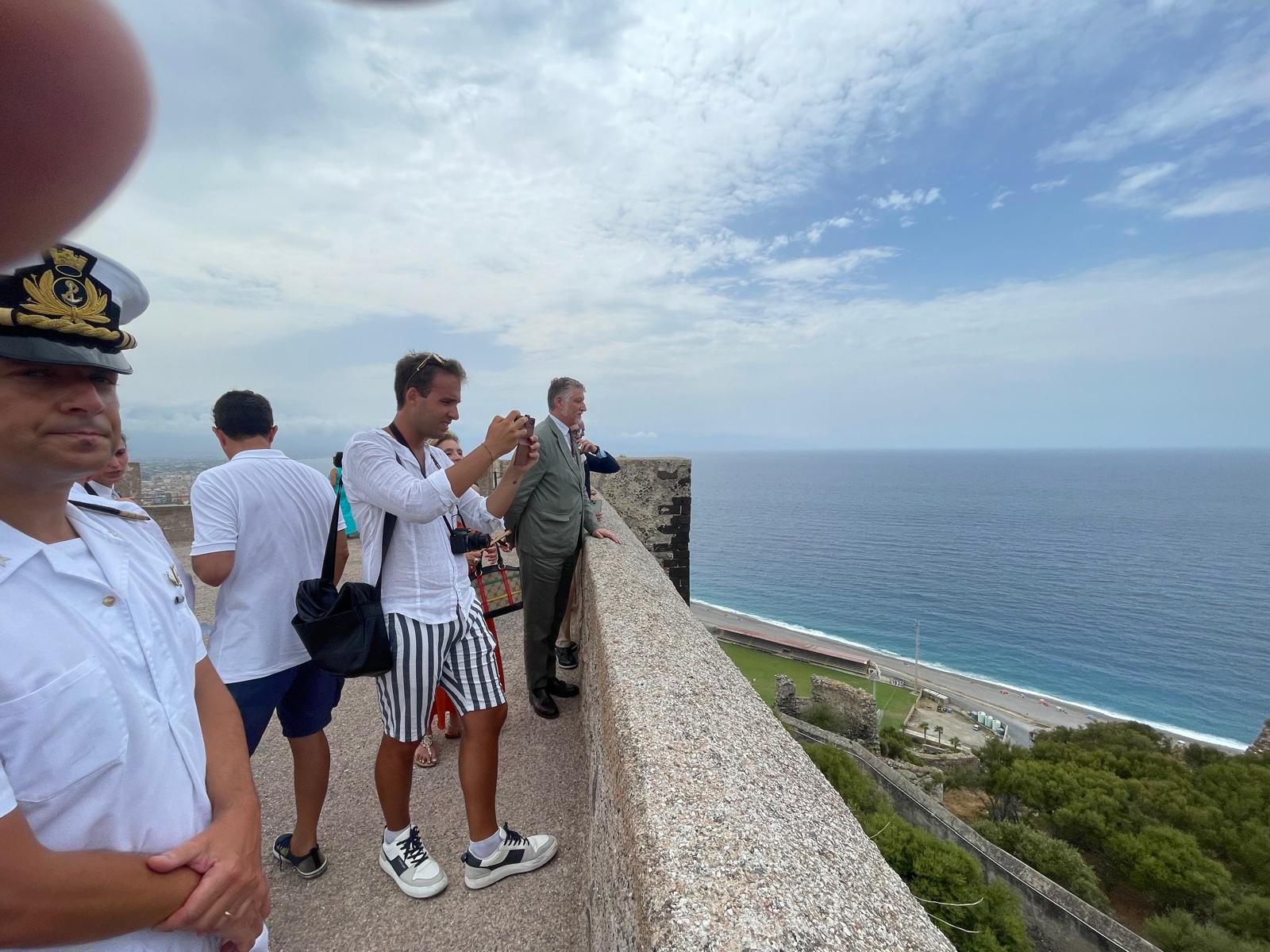 Il ministro Giuli a Milazzo: "Un castello straordinario che va ...