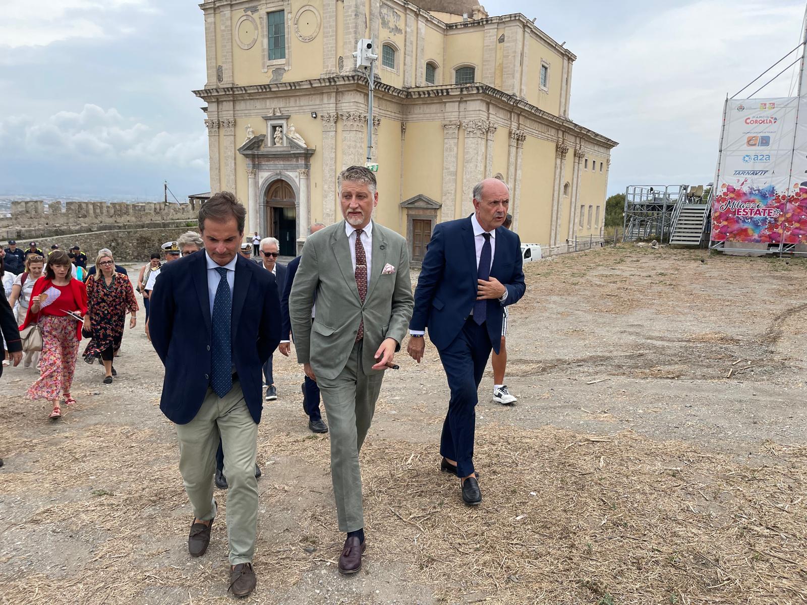 Il ministro Giuli a Milazzo: "Un castello straordinario che va ...