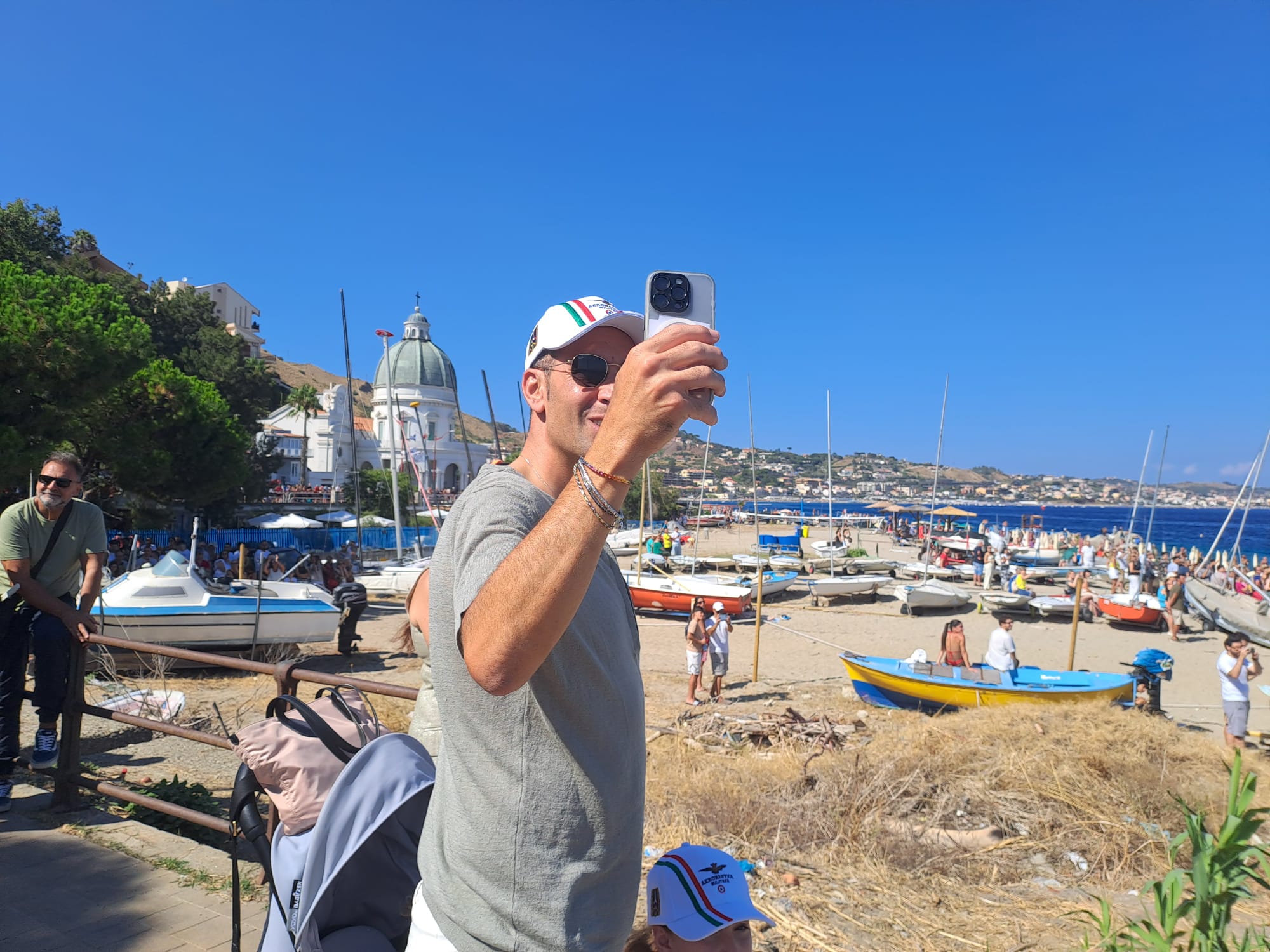Le Frecce Tricolori nello Stretto di Messina: una danza d’ali tra cielo ...