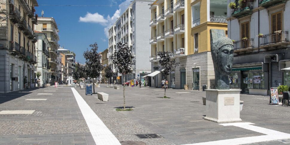 Cosenza, in sensibile calo il numero delle imprese commerciali attive ...