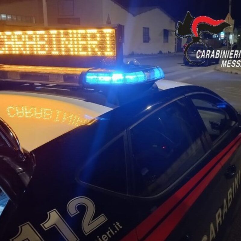 Vede i carabinieri e lancia la droga dalla finestra di un condominio ...