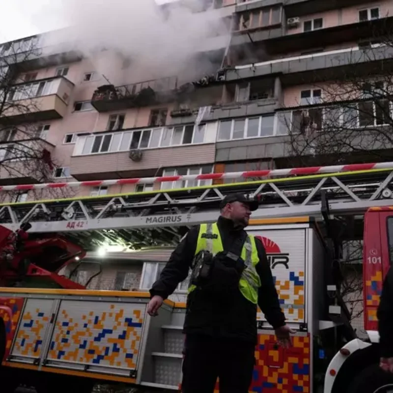 Centinaia di missili e droni russi su Kiev. Zelensky: "Raid ben ...