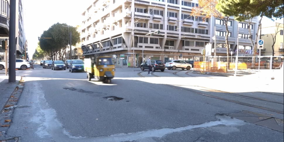 Strade cittadine e buche a Messina: un disastro senza fine. Attesi ...