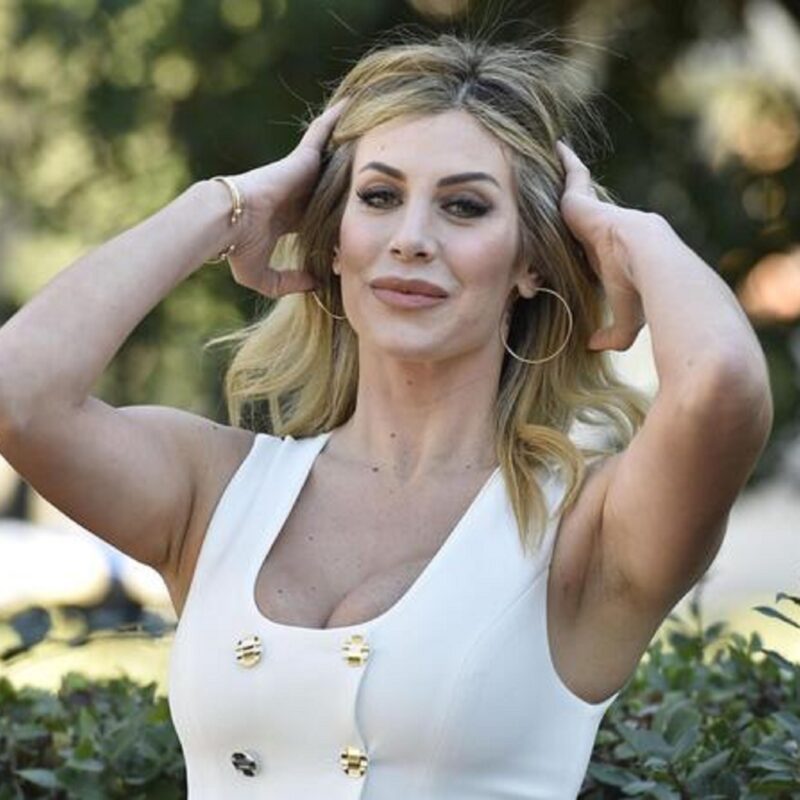 Paola Caruso: il 2025 mi ha tolto tutto. La "Bonas" ospite di Monica ...