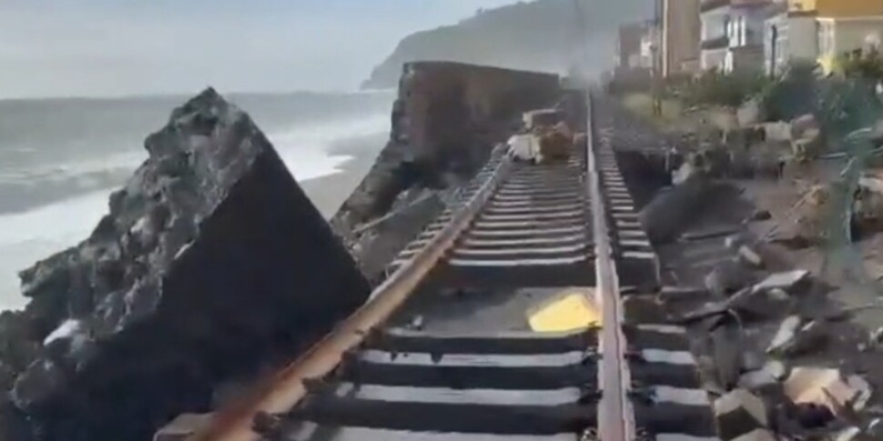 Devastazione a Letojanni: lungomare, lidi e ristoranti distrutti dalla ...