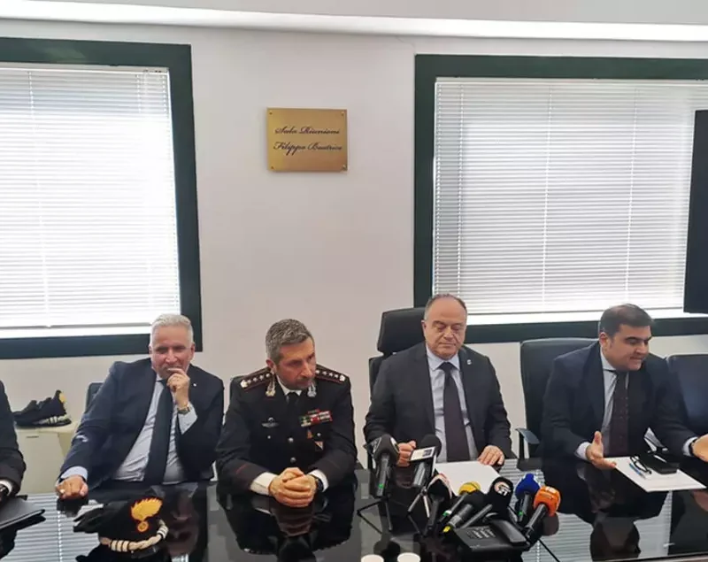 Camorra, blitz contro il clan dei Casalesi: l'asse con la ’ndrangheta e ...