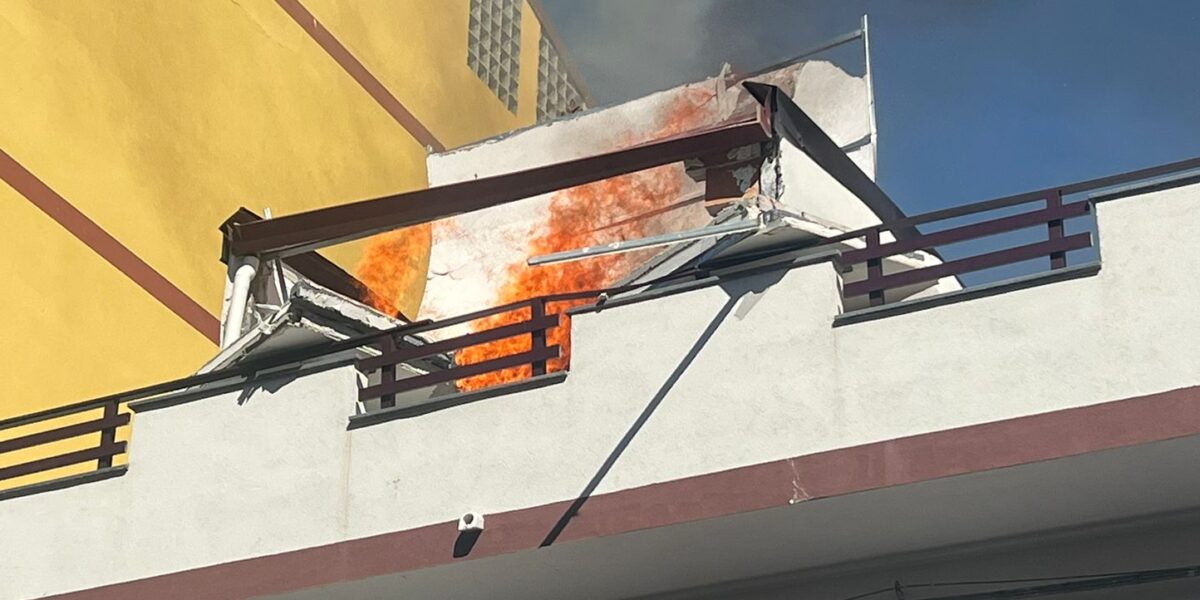 Paura per un'esplosione in casa: fuga di gas devasta un appartamento ...