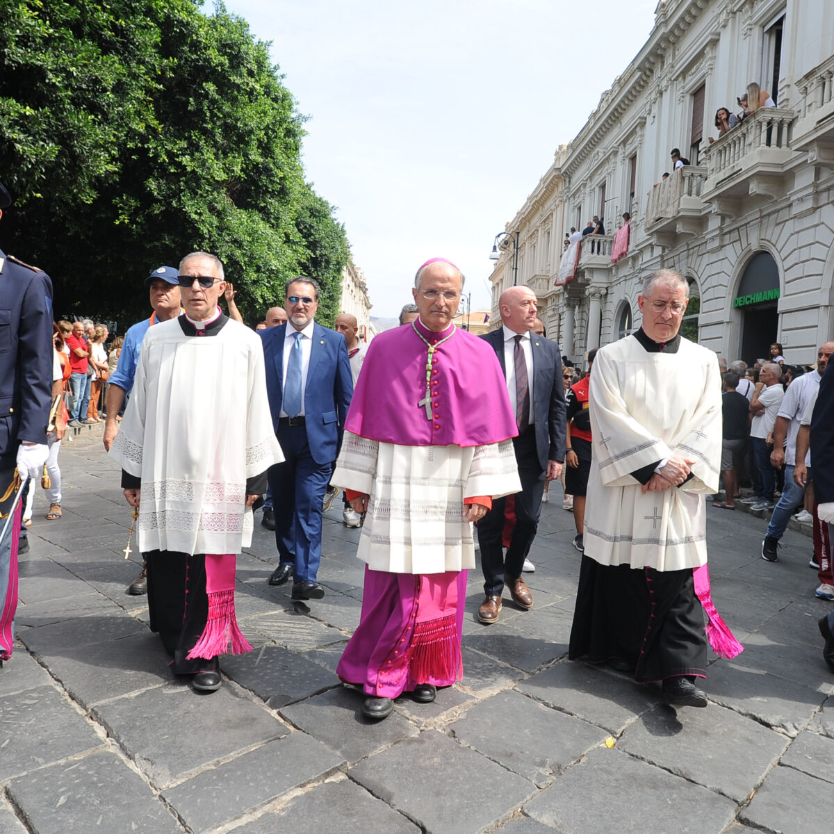 L’arcivescovo di Reggio al neo sindaco: «Lavorate per i giovani e l ...