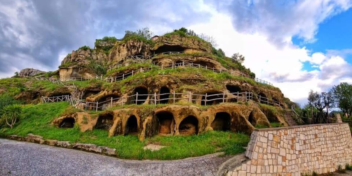 Verzino, le Grotte rupestri al primo posto (finora) tra i luoghi del ...
