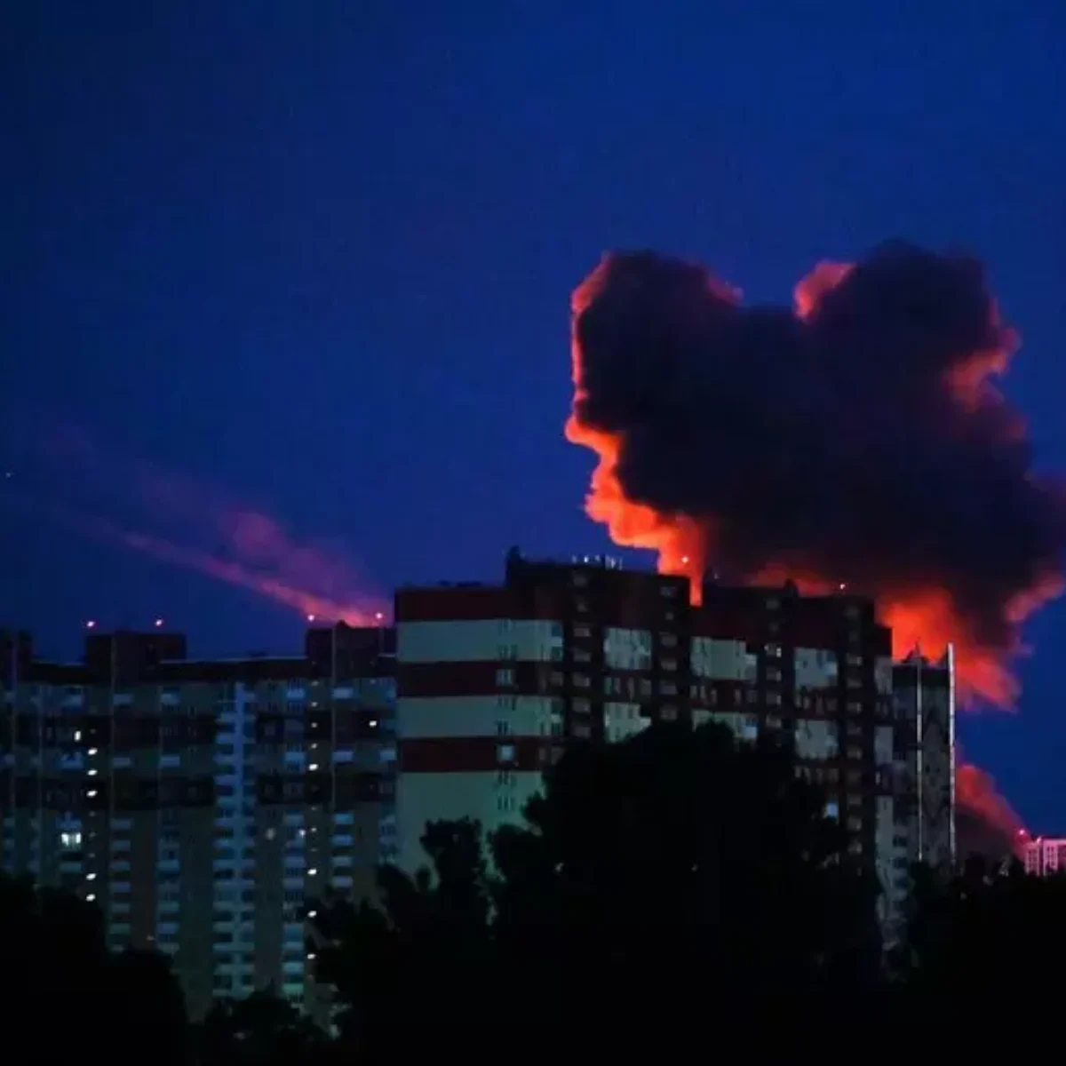 Drone ucraino su un bus russo in Crimea, 7 morti. In fiamme il maxi ...