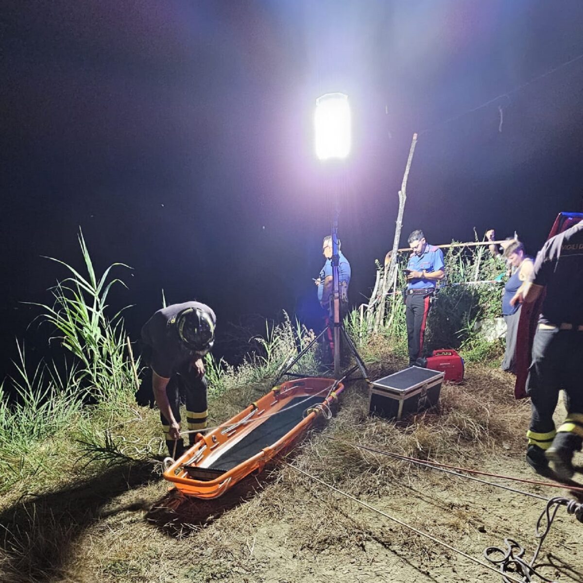 Auto precipita in un burrone a Condrò, morto il conducente - Gazzetta ...
