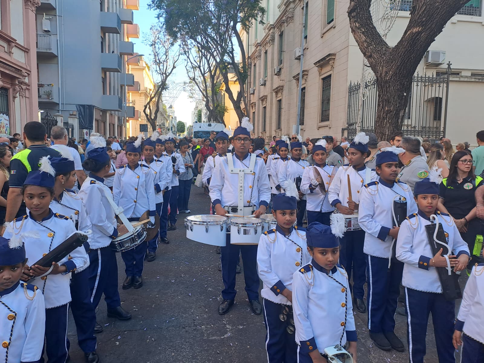 Migliaia di fedeli per Sant’Antonio: Messina abbraccia il Carro ...