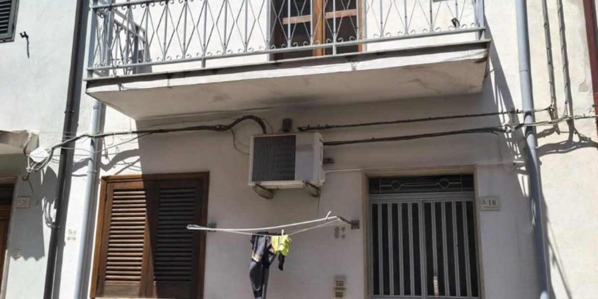 Perquisita la casa in cui vivevano i braccianti uccisi ad Amendolara ...