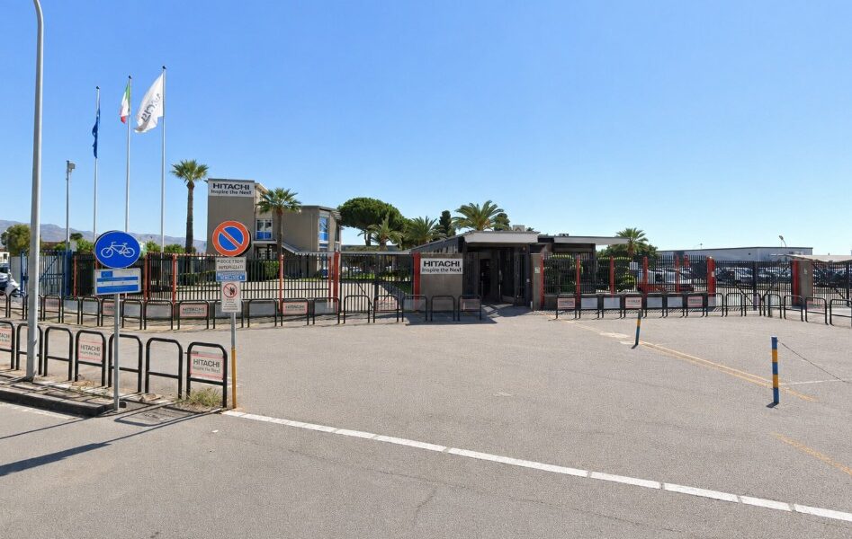 Hitachi Reggio Calabria, scontro tra sindacati e ombre mafiose: tre ...